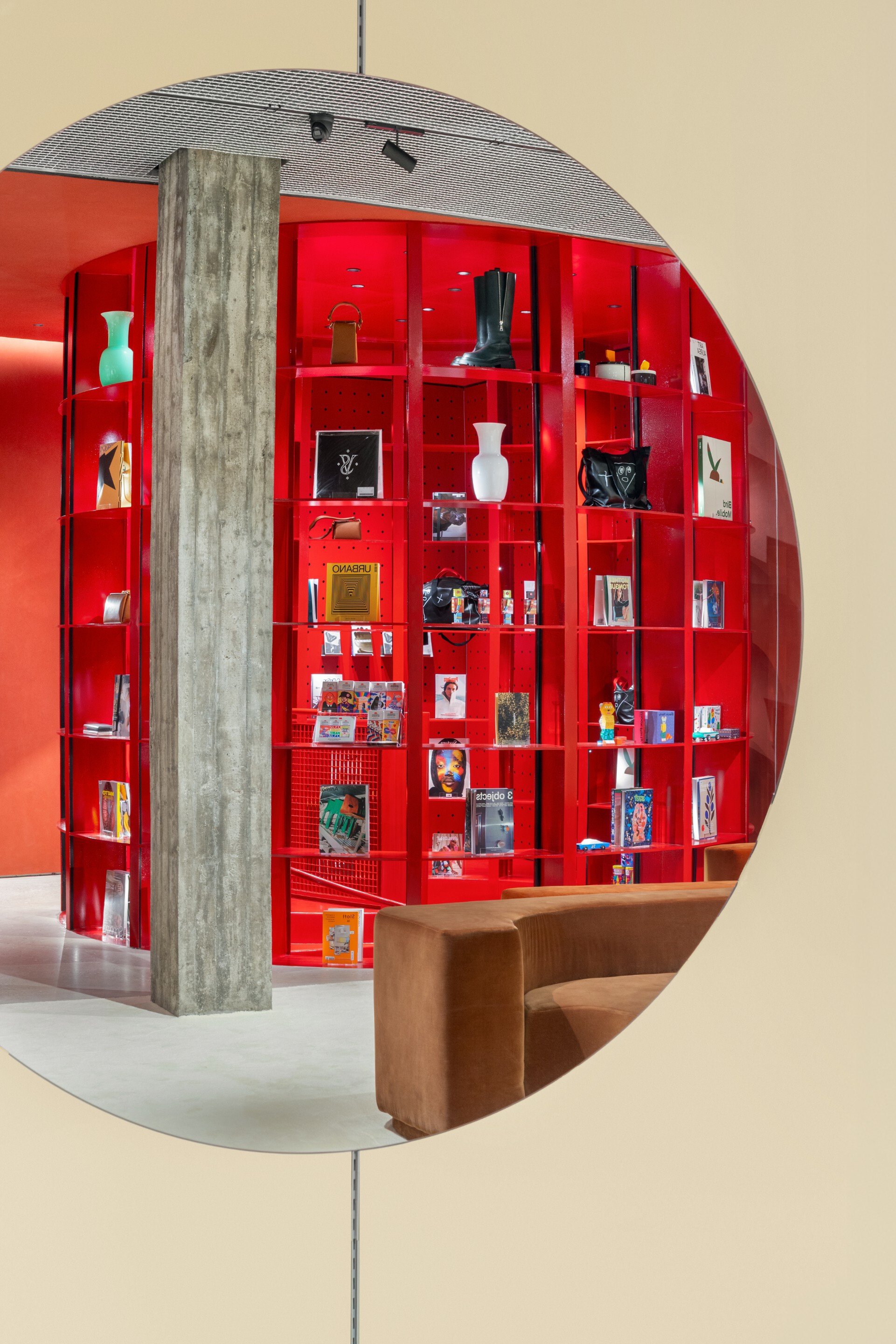 Galería de Plan C Frame Flagship Store / (ab)NORMAL + APRIL - 3