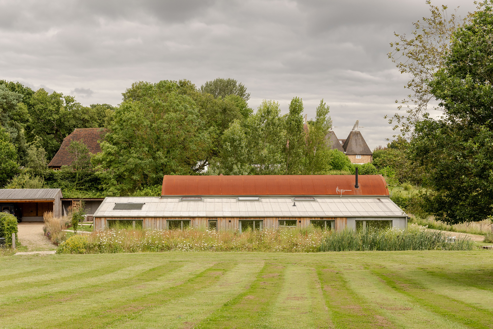 Gallery of Dutch Barn House / RX Architects - 7