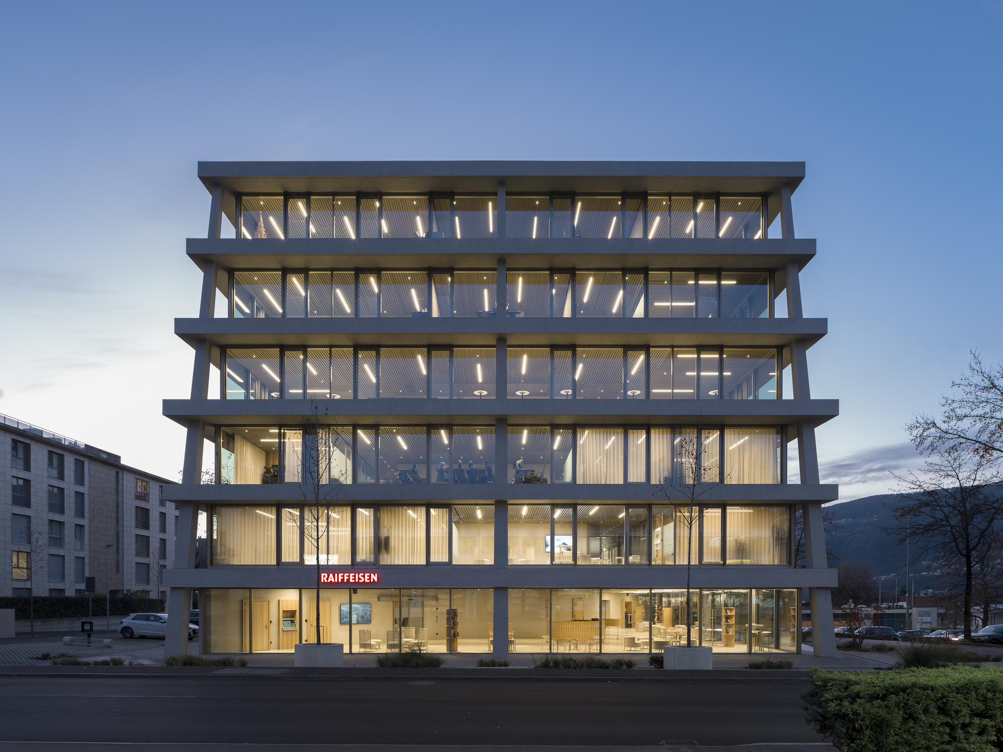 Gallery of Raiffeisen Bank Colline del Ceresio / celoria Architects - 20