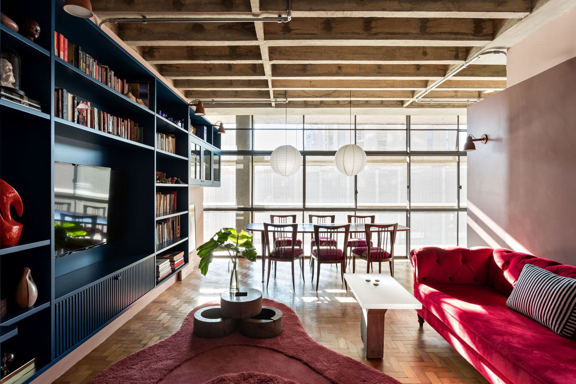 Gallery of Nine Stunning Renovated Apartments in Oscar Niemeyer ...