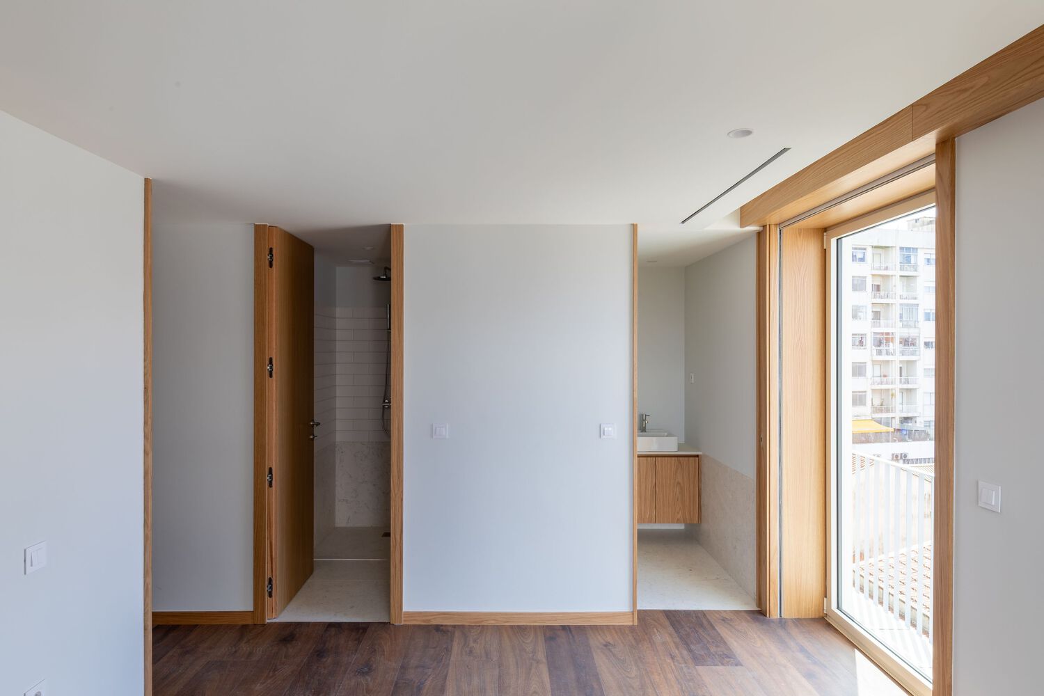 Galeria de Edifício Salgueiros / André Simão & Nuno Bessa - 16