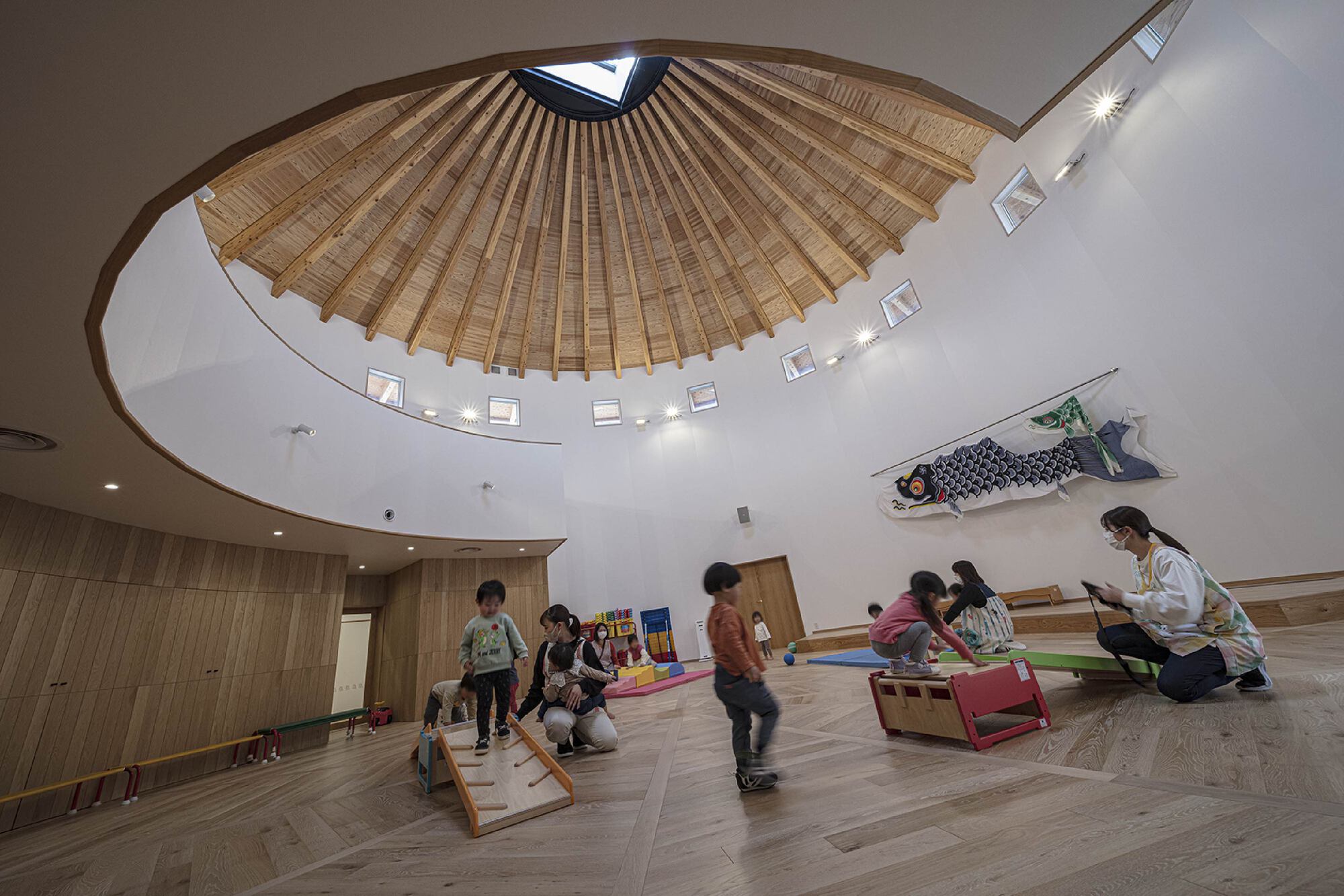 Galeria de Creche Himi Shinmachi / Shio Architect Design Office - 12