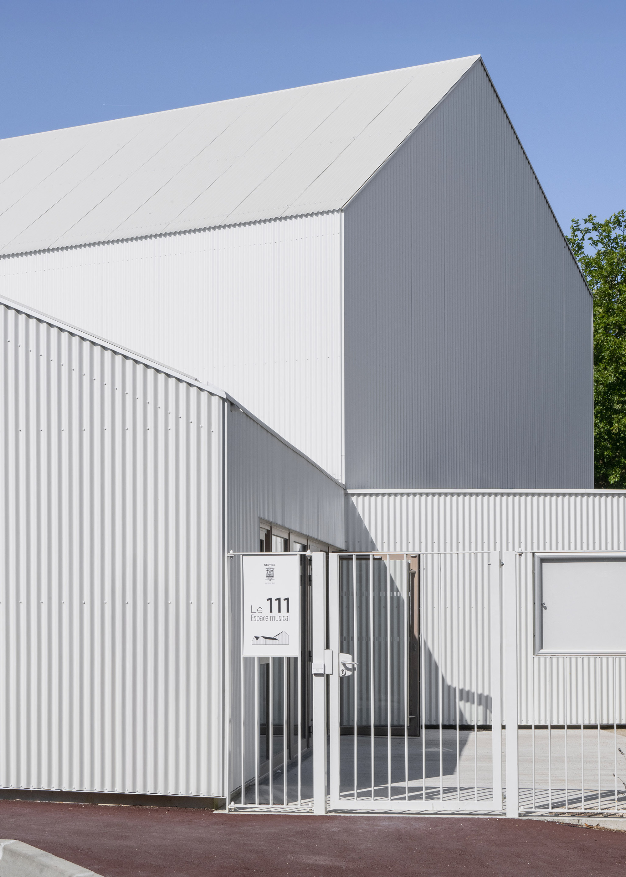 Gallery of Cultural and Musical Space / TRACKS - 14