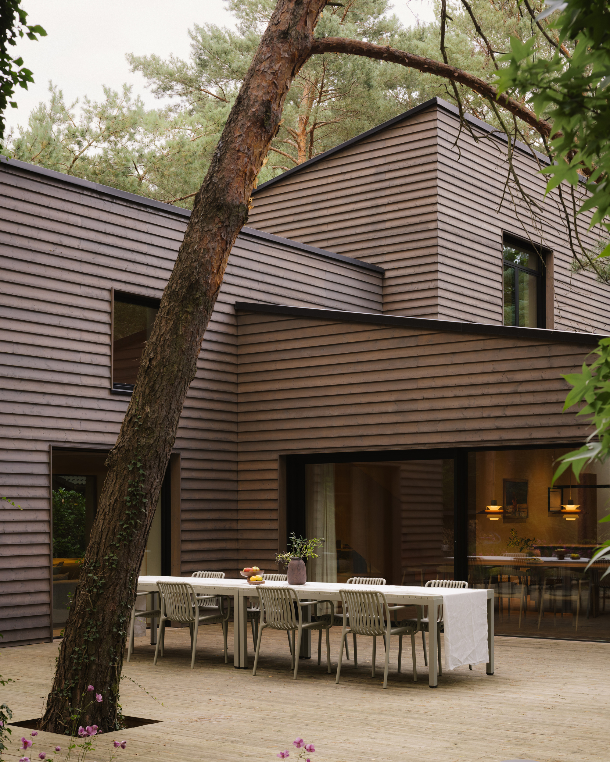 Gallery of Residence on the Edge of National Forest / Studio GAB - 3