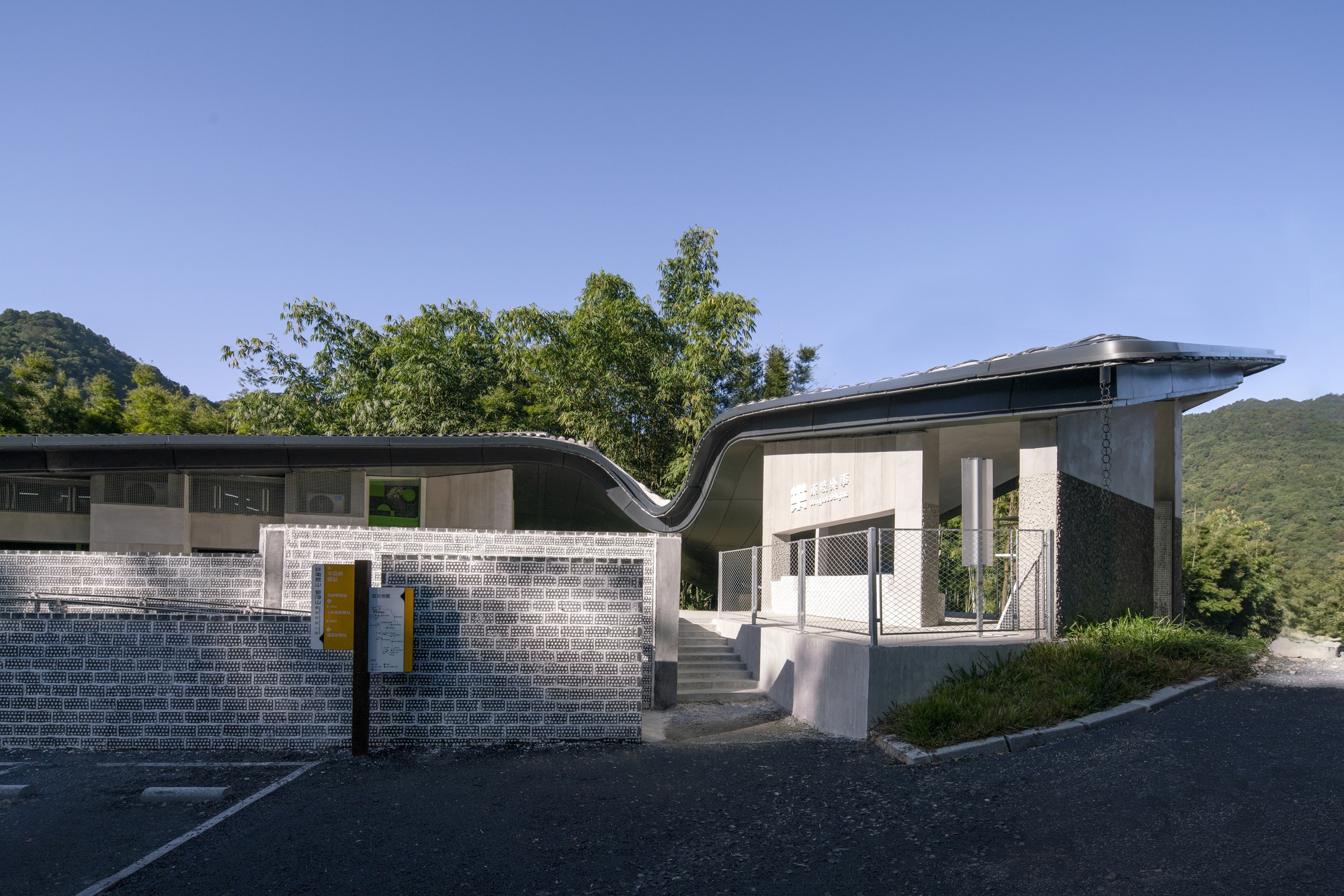 Su Dongpo’s Pleasures at Banhu Ridge / AOMOMO Studio, Shanghai Jiao ...