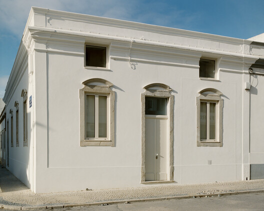 Cut(outs) House – Ceiling, Walls and Pillar / Corpo Atelier | ArchDaily
