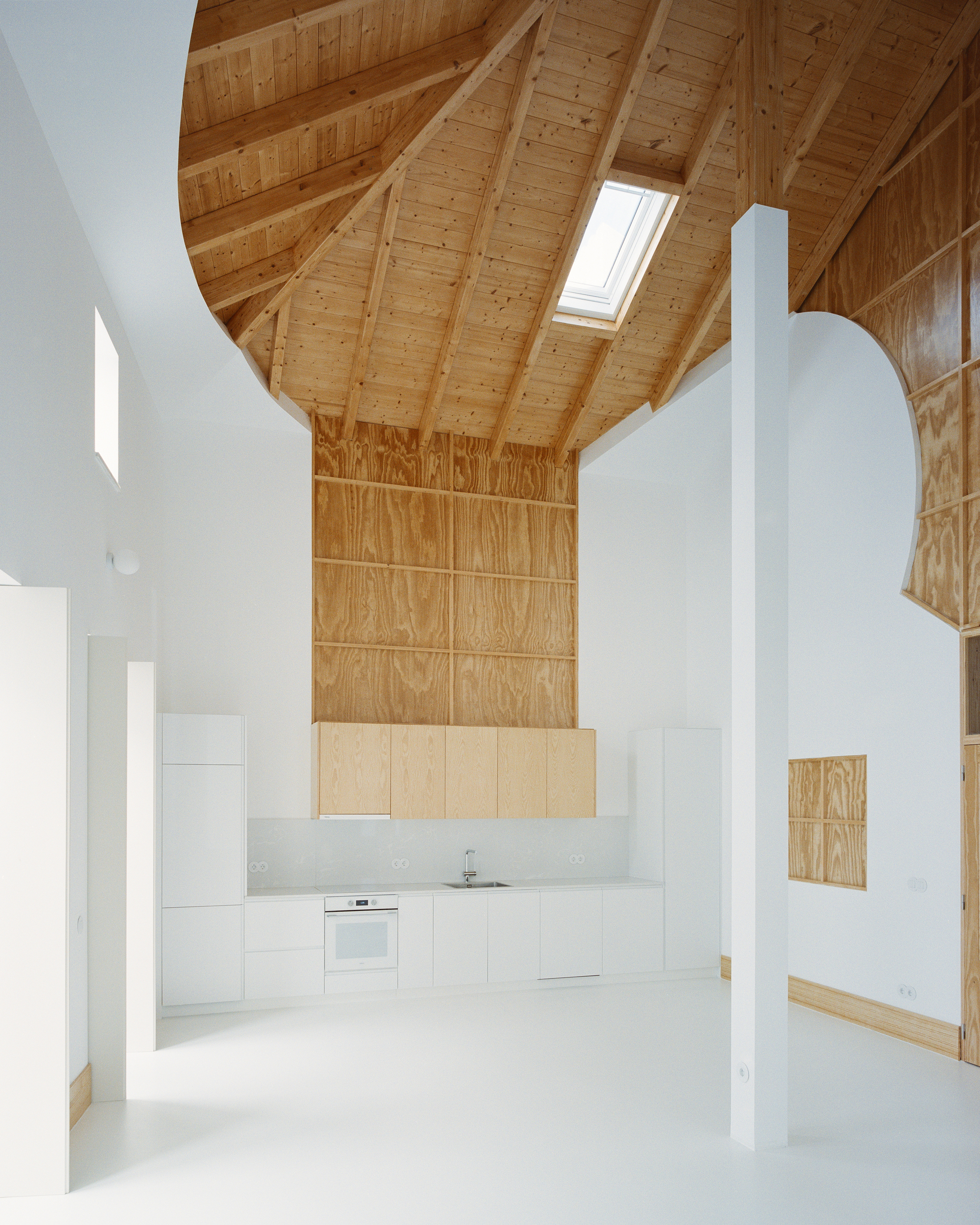 Gallery of Cut(outs) House – Ceiling, Walls and Pillar / Corpo Atelier - 2