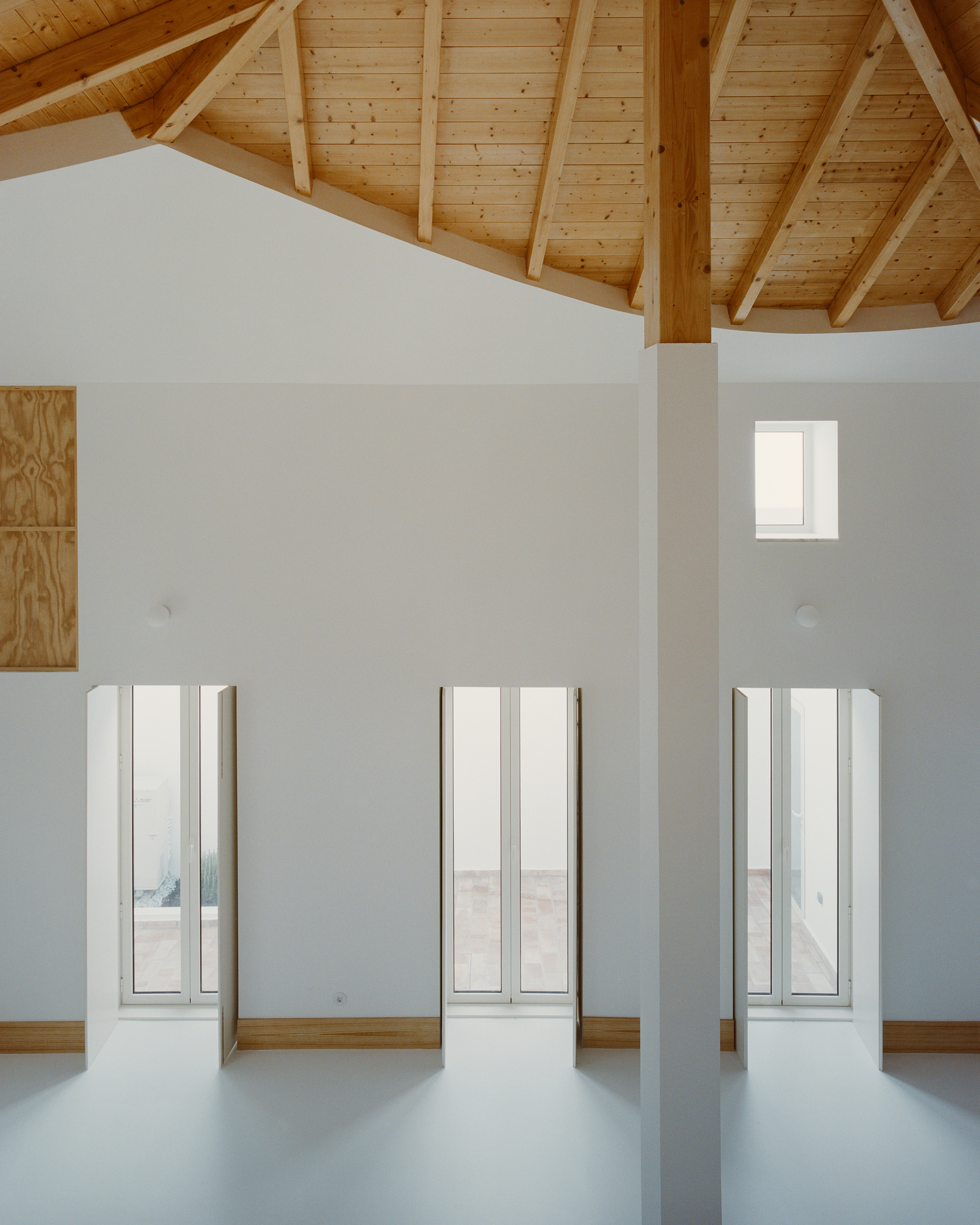 Galeria de Casa (re)cortes – tecto, paredes e pilar / Corpo Atelier - 12