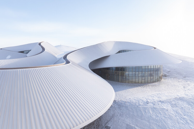 Volcano-In Visitor Center / PLAT ASIA | ArchDaily