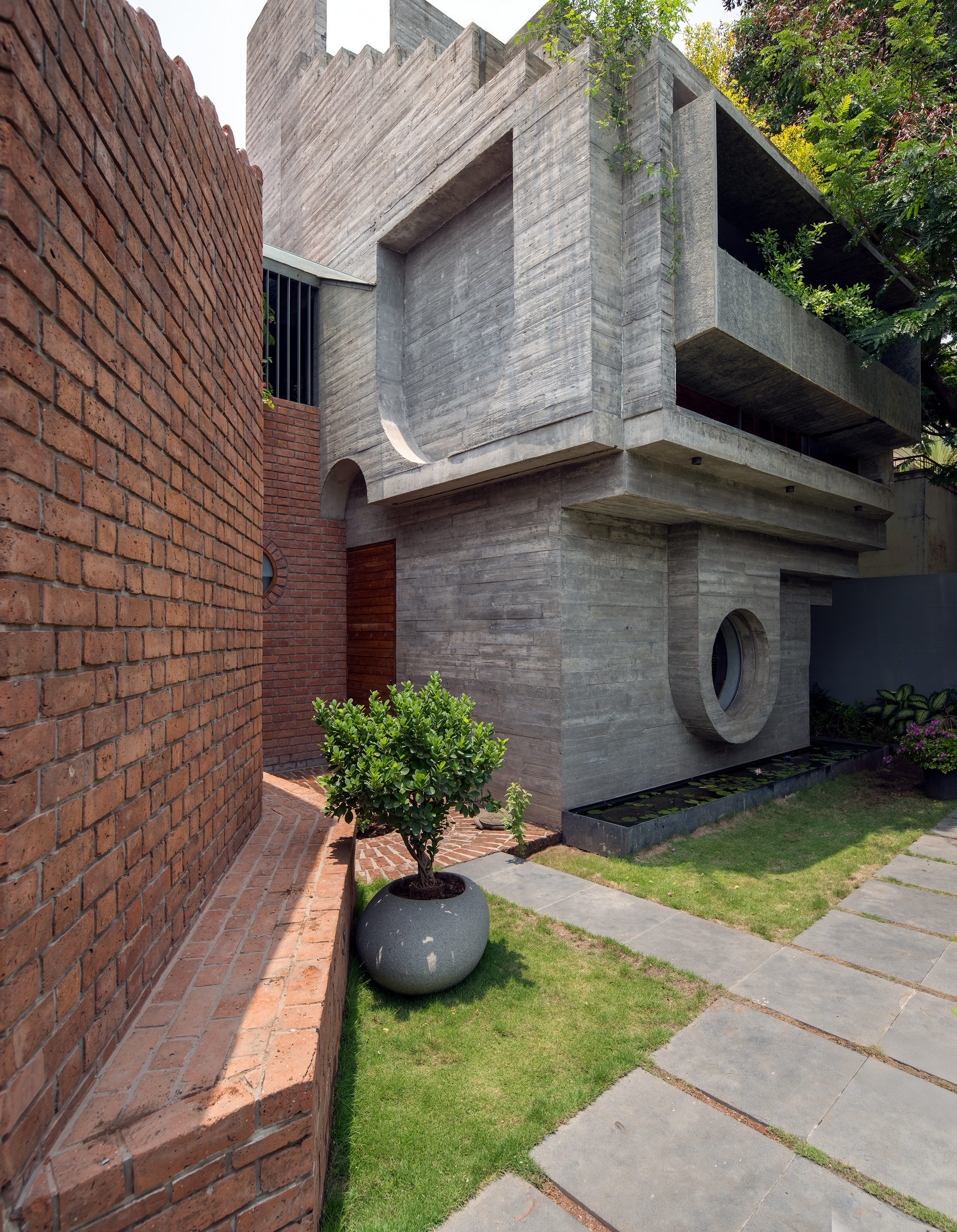 Gallery of Rangmanch House / PMA madhushala - 28
