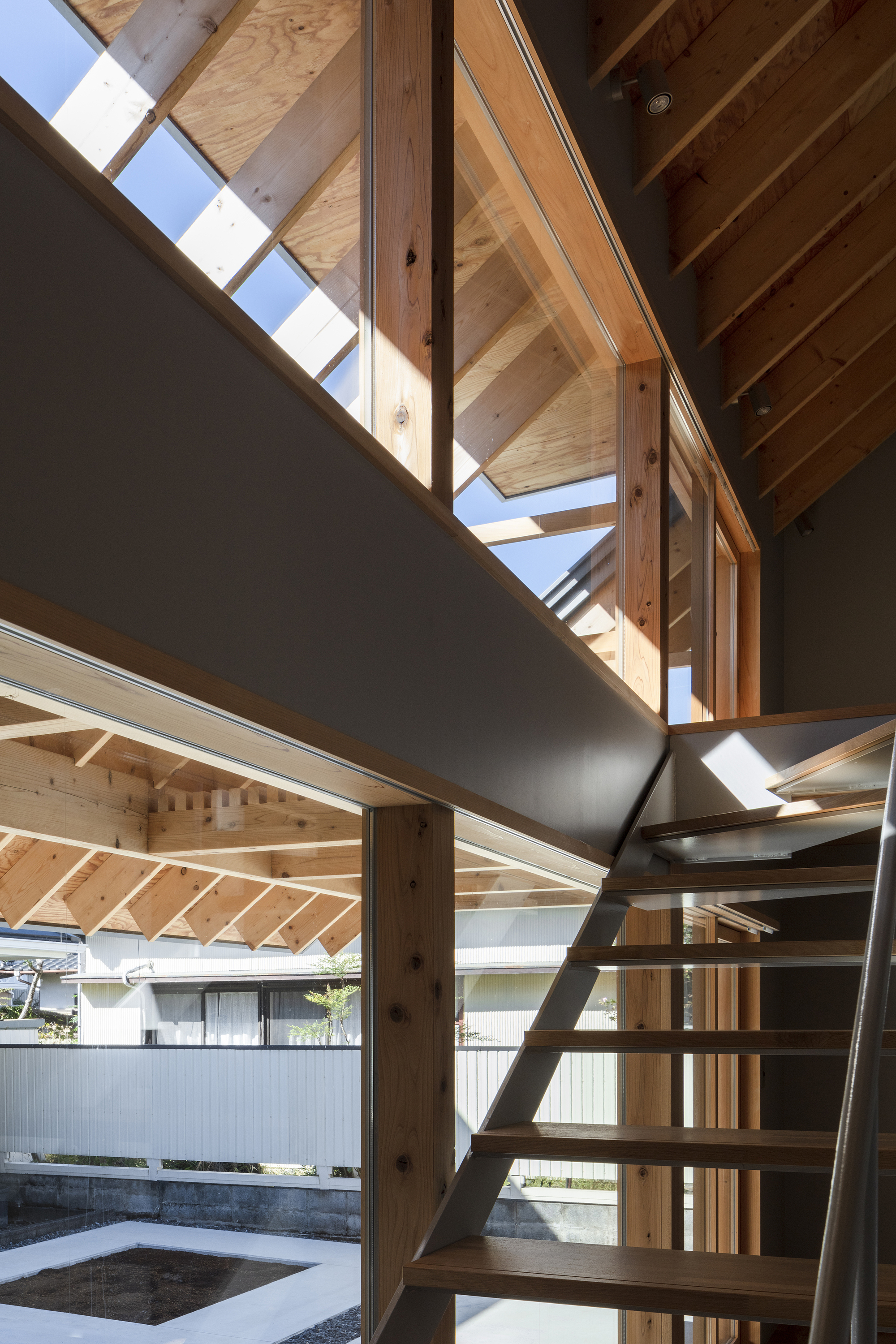 Gallery of Folded Roof House / ISHIZAKI ARCHITECTS - 13