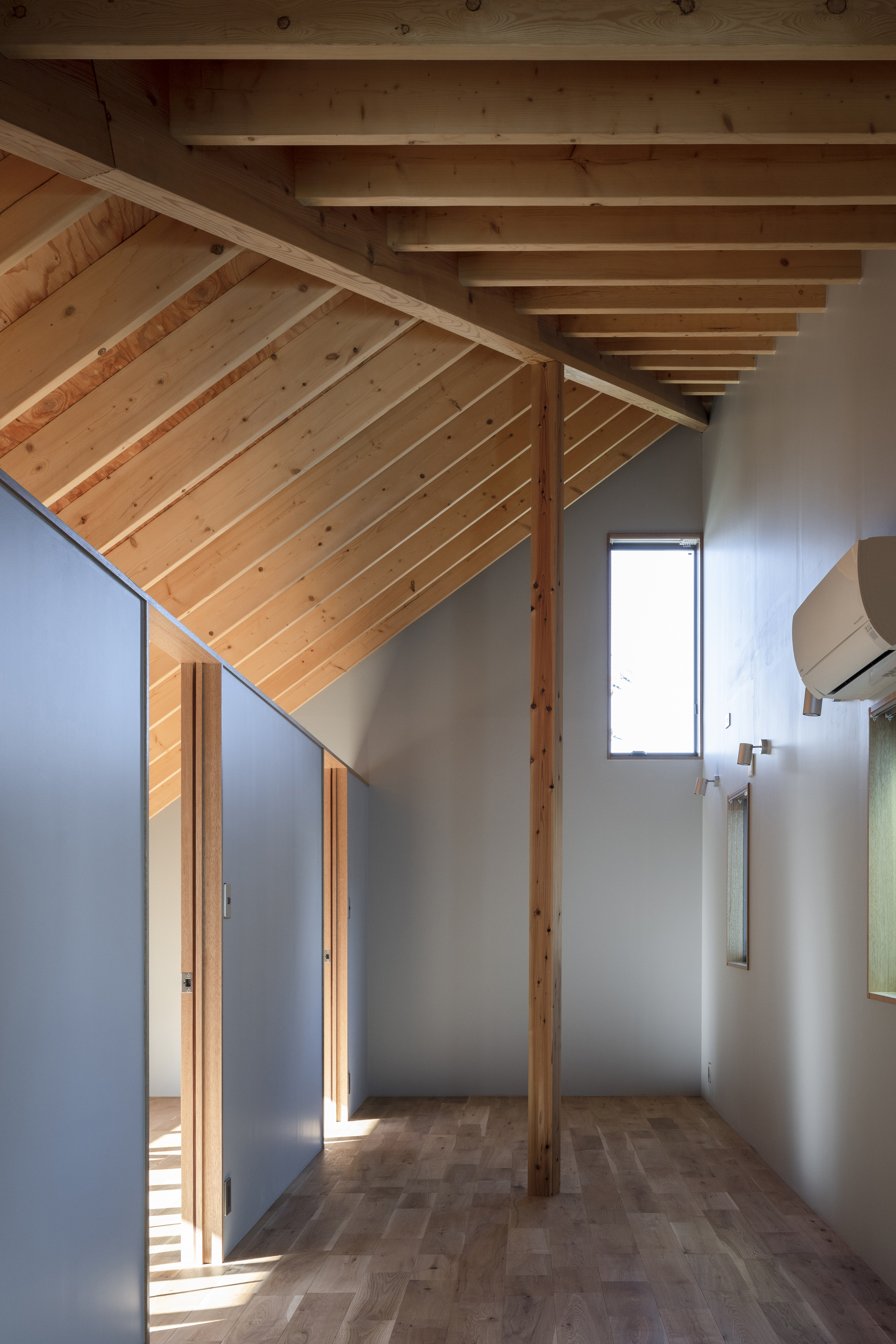 Gallery of Folded Roof House / ISHIZAKI ARCHITECTS - 16