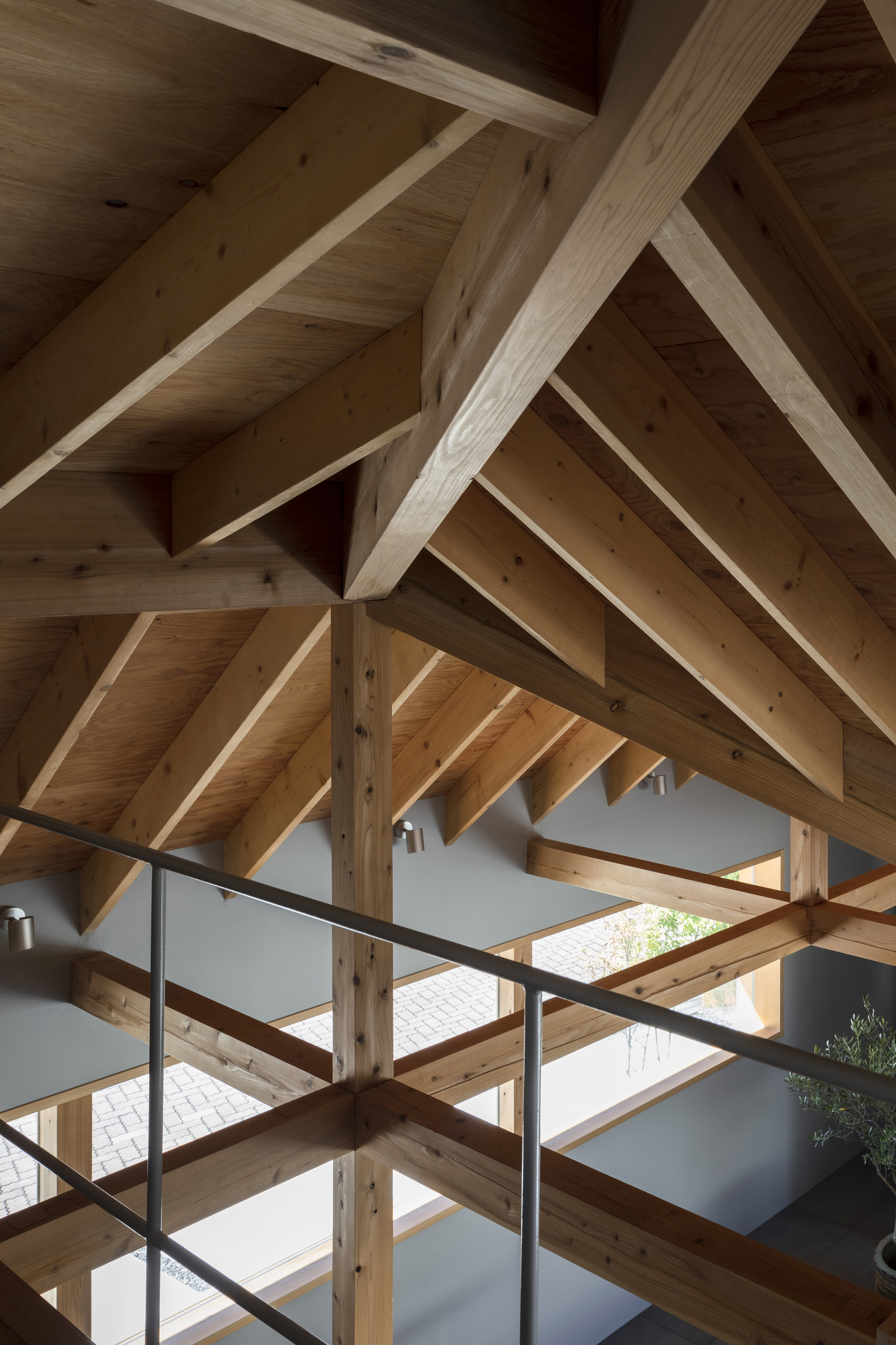 Gallery of Folded Roof House / ISHIZAKI ARCHITECTS - 17