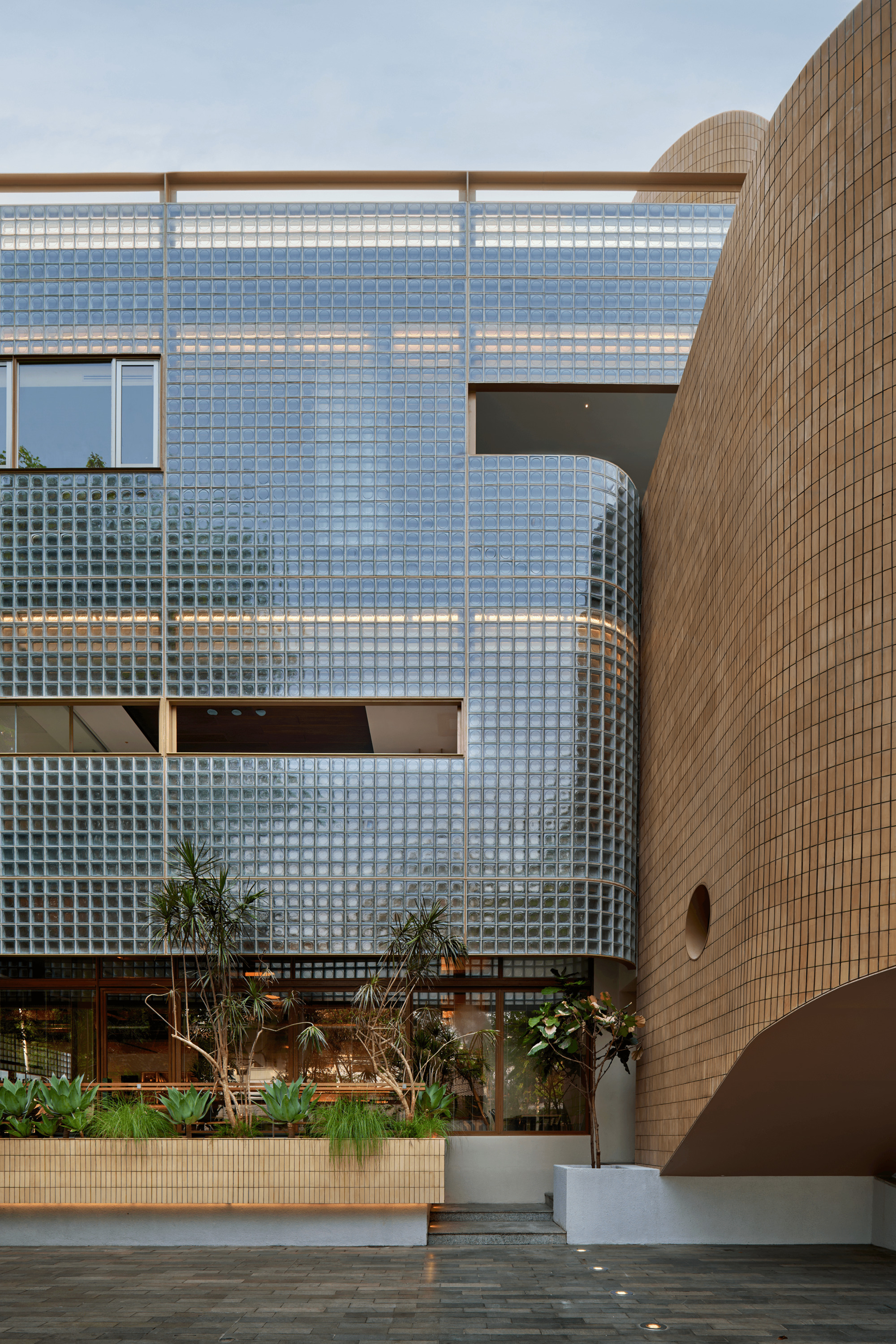 Galeria de Edifício Gunawarman 35 / WOFF - 2
