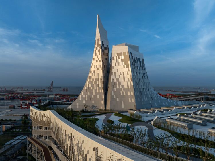 宝山垃圾焚烧发电中心 / BAM百安木 | ArchDaily