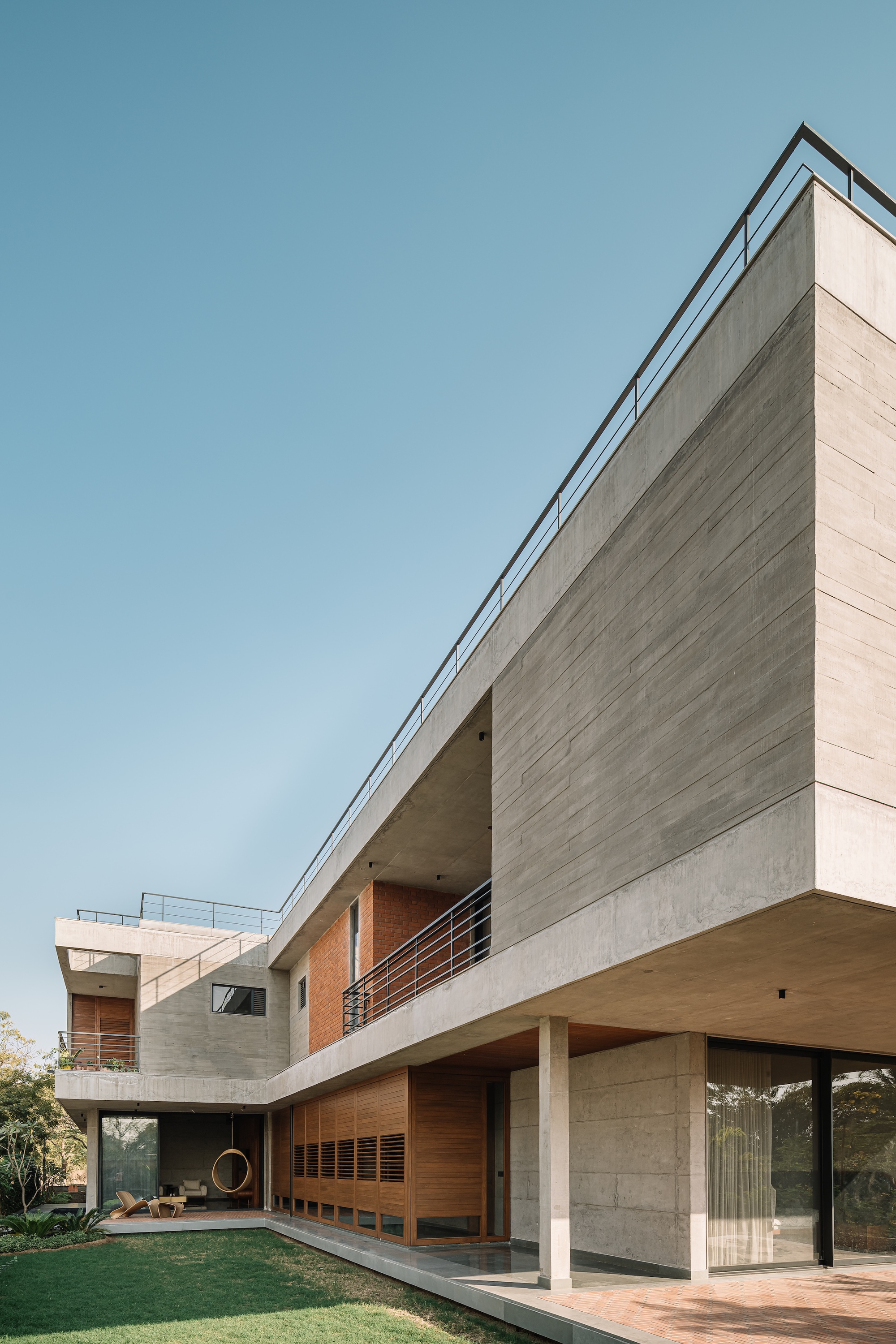 Gallery of The Louvered House / andblack design studio - 5