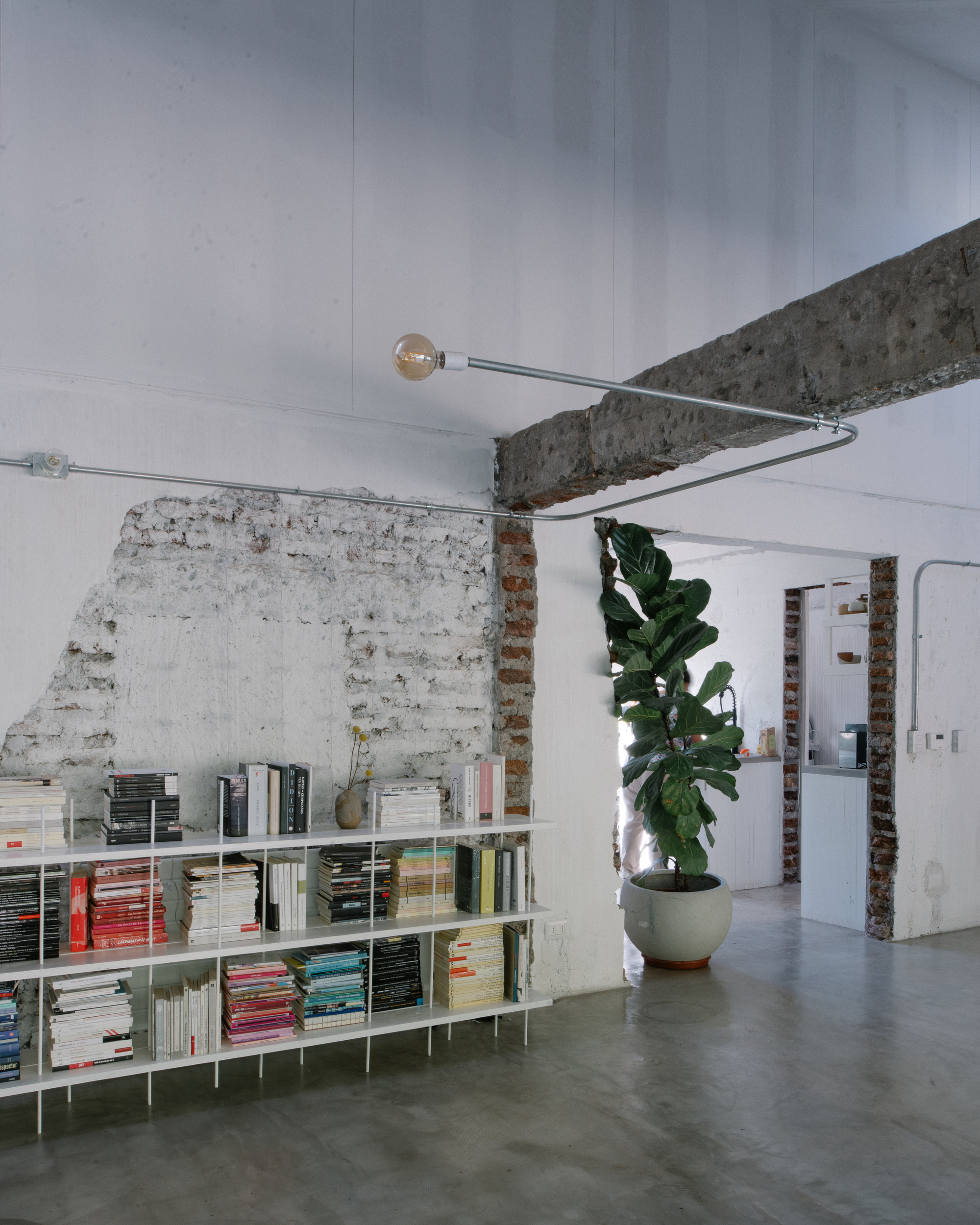Gallery of Tam House / Ivan Bravo Architects - 15