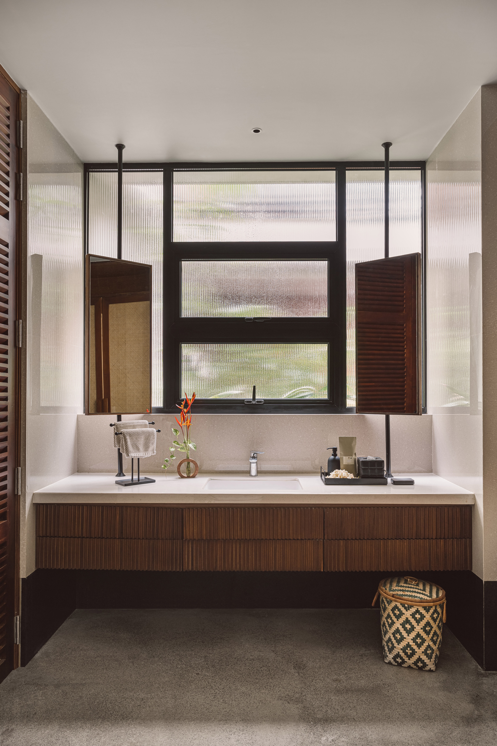 Gallery of Nirava Ayurveda Holistic Centre / STAPATI - 12