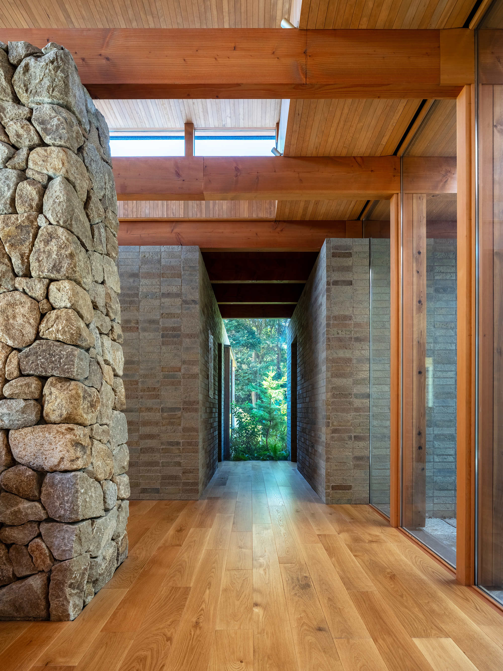 Gallery of House at the Urban-Nature Threshold / Teitakusubako + Yusuke ...