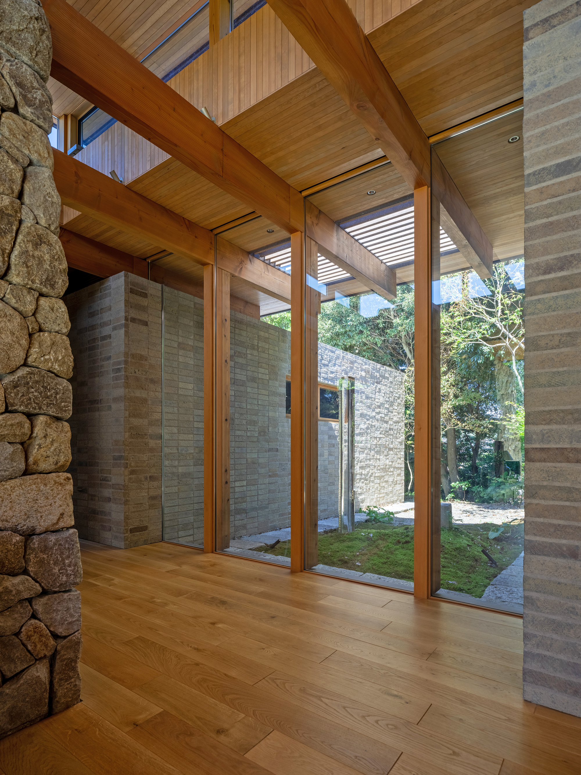 Gallery of House at the Urban-Nature Threshold / Teitakusubako + Yusuke ...