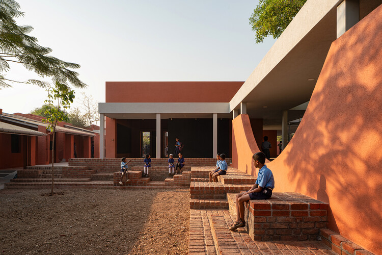 贝尔冈达加学校 / pk_iNCEPTiON | ArchDaily