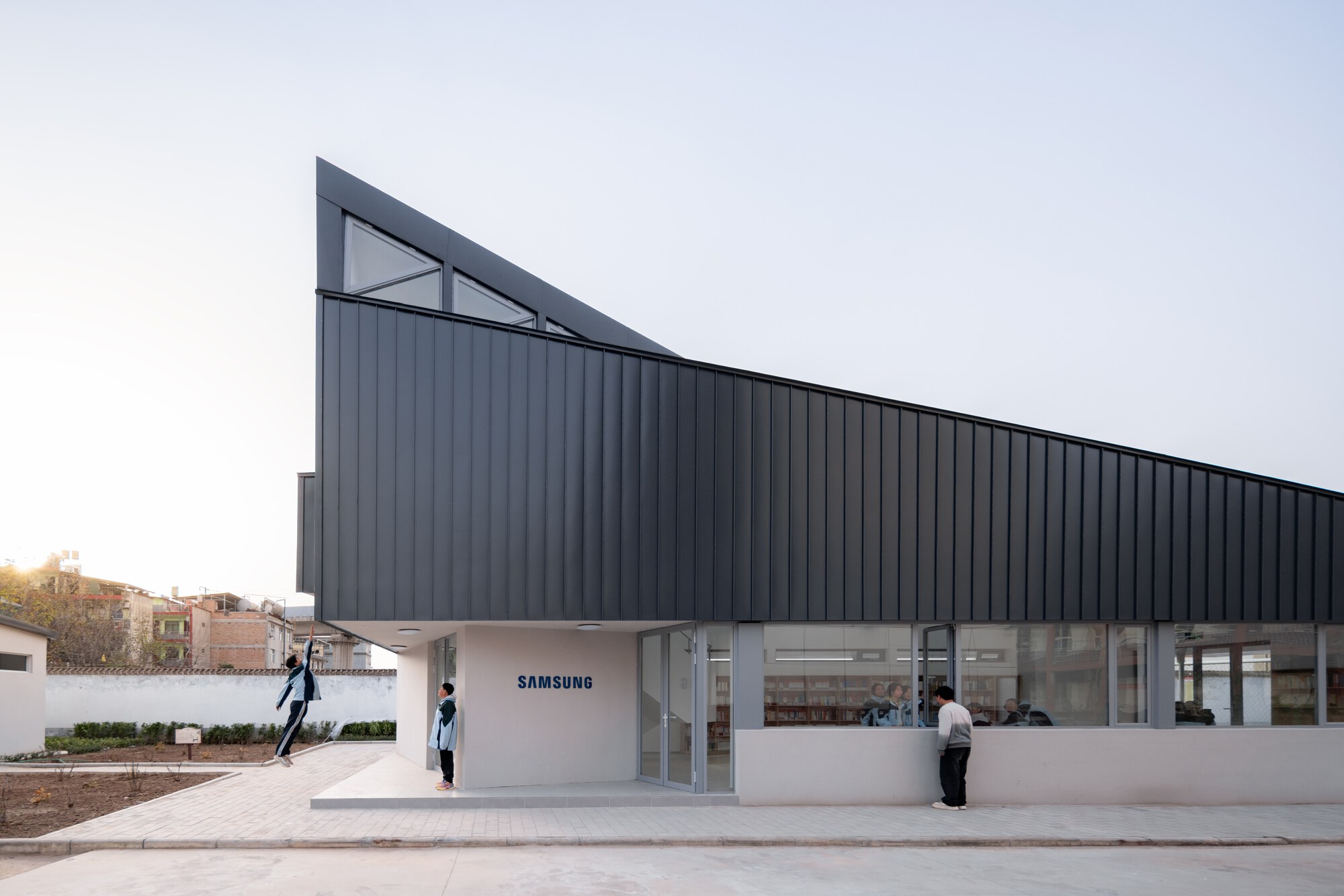 Gallery of Samsung Library No. 3, supported by the Shaanxi Hope Project ...