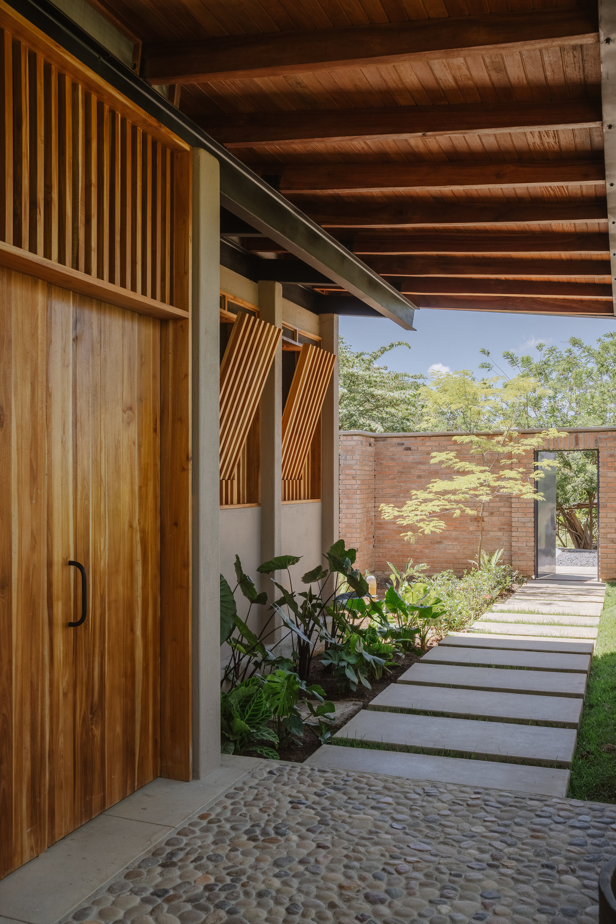 Gallery of Clay House / Norenaarquitectos - 5