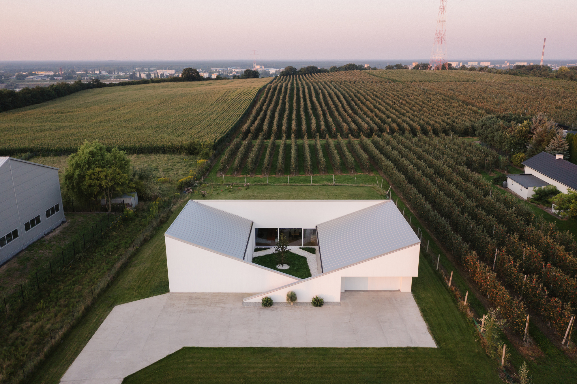 Gallery of Slope House / SOURCE Architecture Studio - 2
