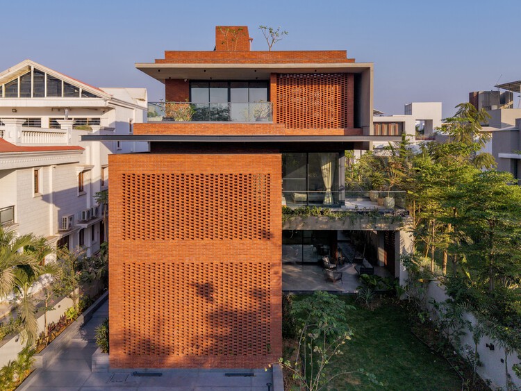 Casa El velo de ladrillo / VPA Architects | ArchDaily en Español