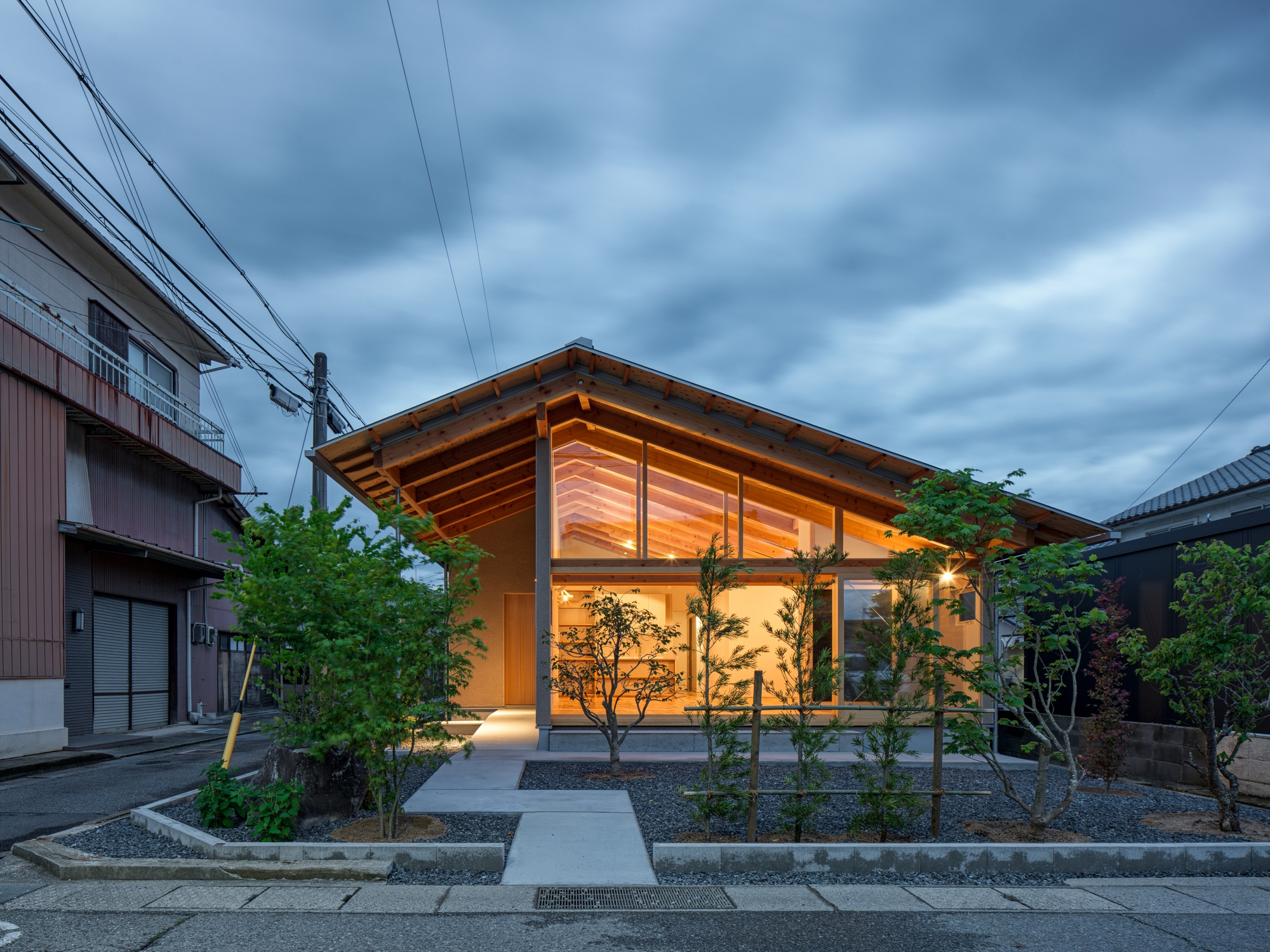 Gallery of House with a Slit Roof / KOMINORU Design - 5