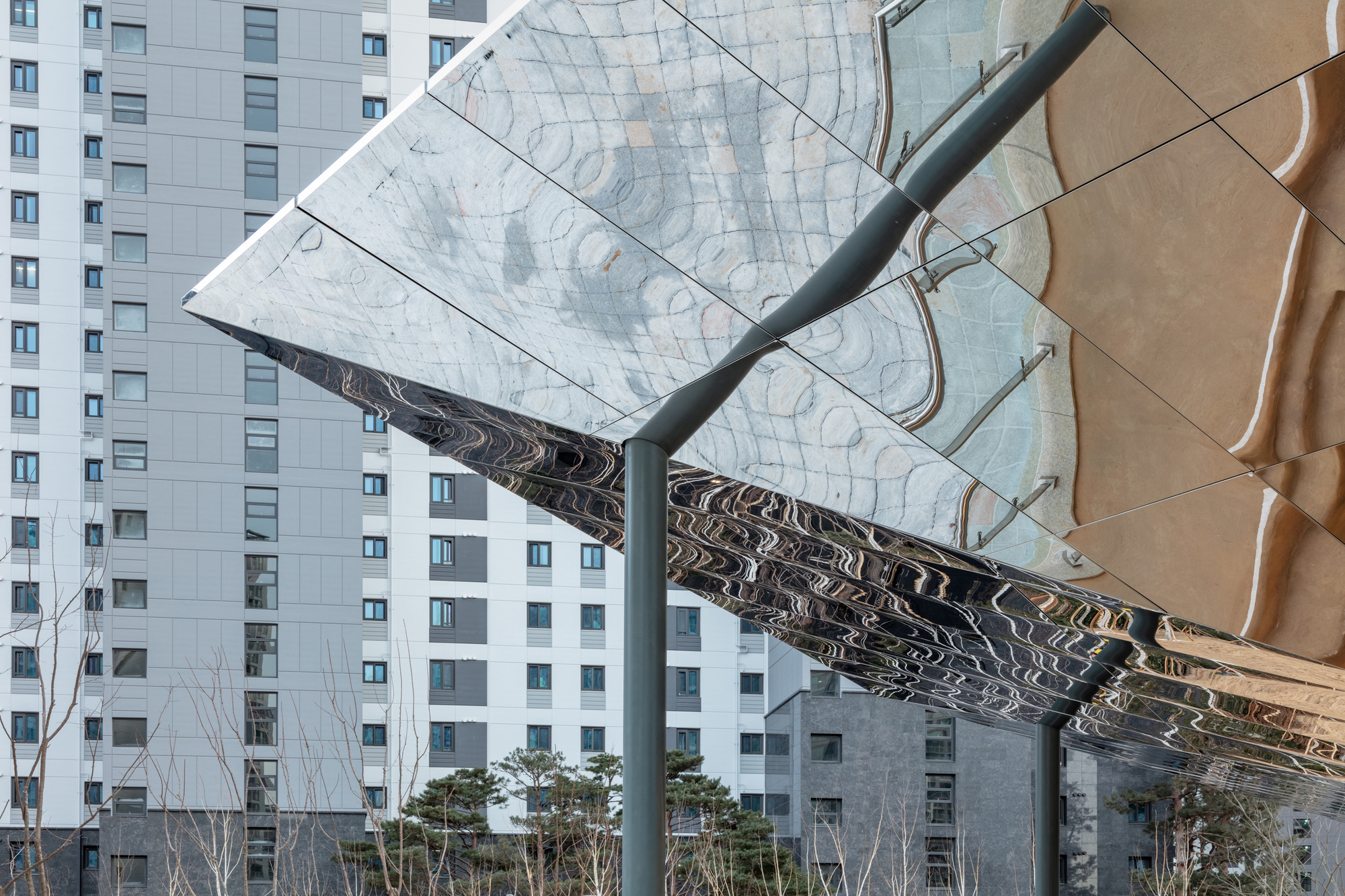 Gallery of Floating Ground: A Landmark that Disappears / YZA - 4
