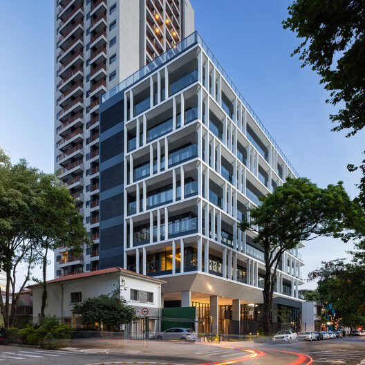Dynamic Pinheiros - Edifício Corporativo / Königsberger Vannucchi ...