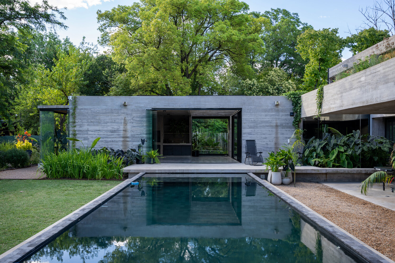 Galería de Casa Leloir / Besonias Almeida Arquitectos - 1