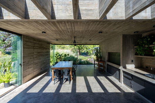 Casa Leloir / Besonias Almeida Arquitectos | ArchDaily en Español